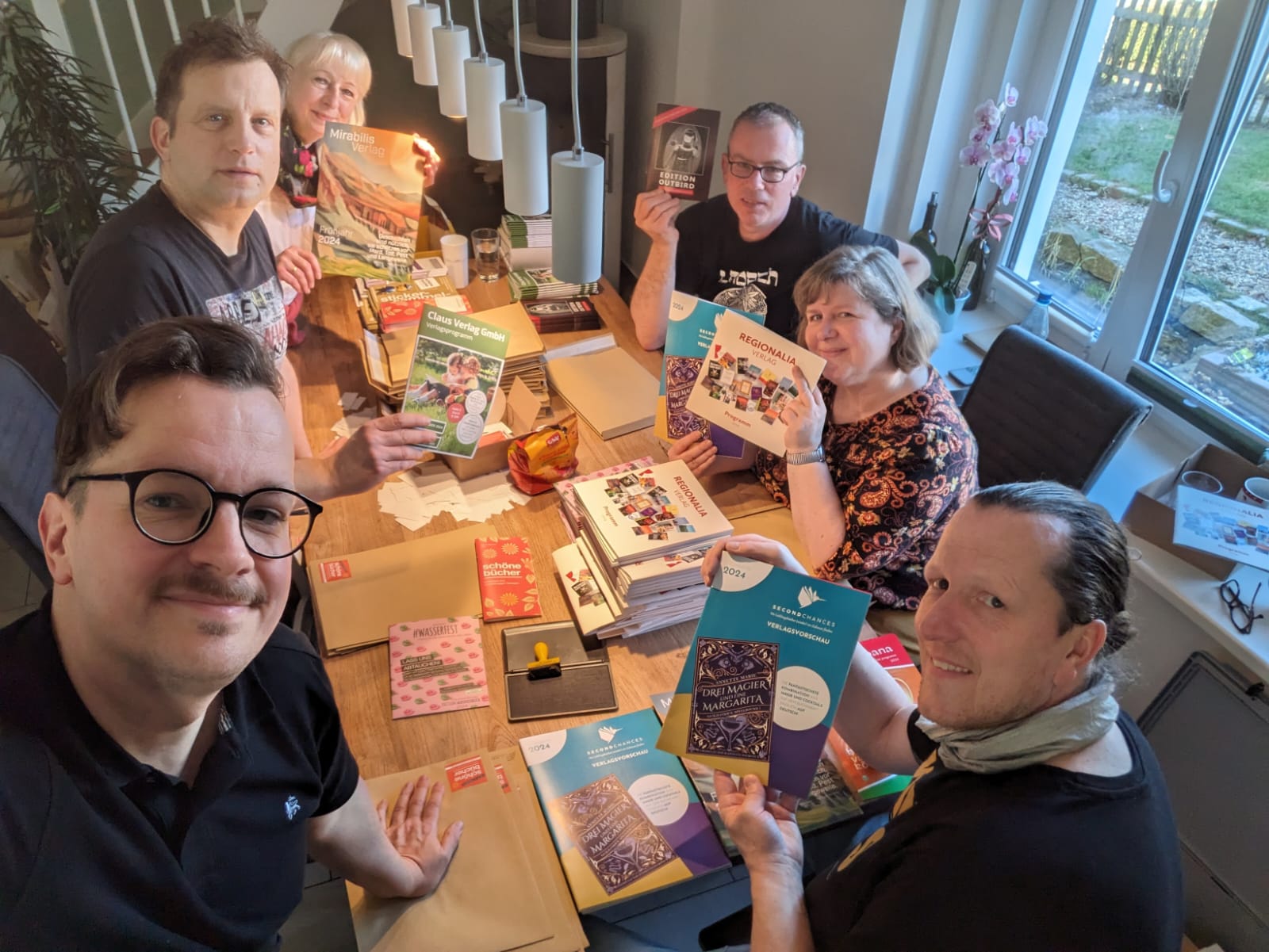 Vorschauen informieren den Buchhandel - Claus Verlag